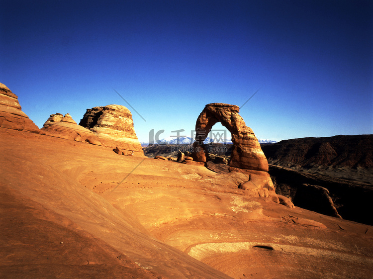 错位拱门高清摄影大图-千库网