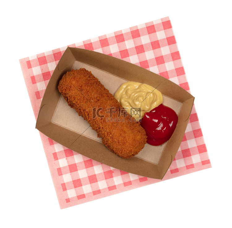 棕色硬壳荷兰 kroket 与芥末和番茄酱隔离高清摄影大图-千库网