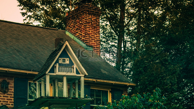 看起来像真正房子的鸟屋高清摄影大图-千库网