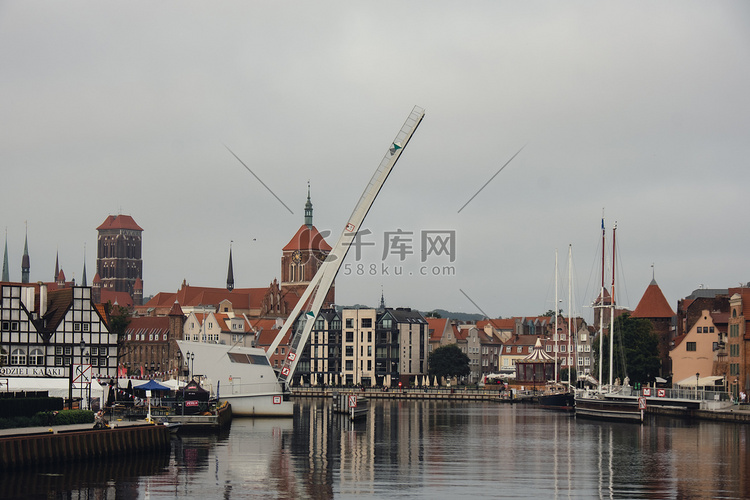 从船视图的格但斯克市。高清摄影大图-千库网