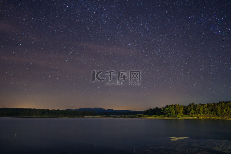 银河系和星星在夜间高清摄影大图-千库网