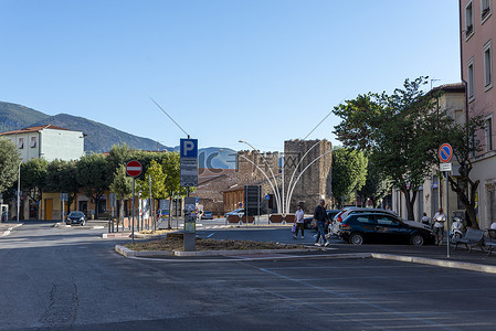 via Curio Dentato 和 via Eugenio Chiesa 教堂的圆形大厅高清摄影大图-千库网