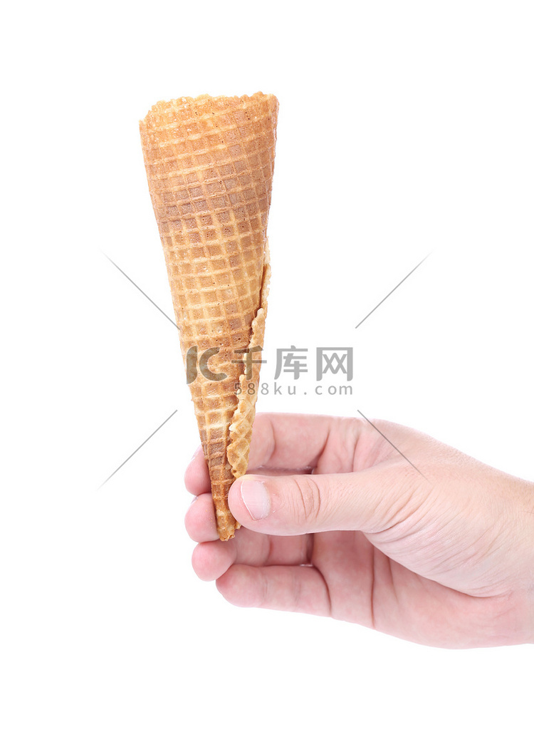 手拿着空的冰淇淋玉米高清摄影大图-千库网