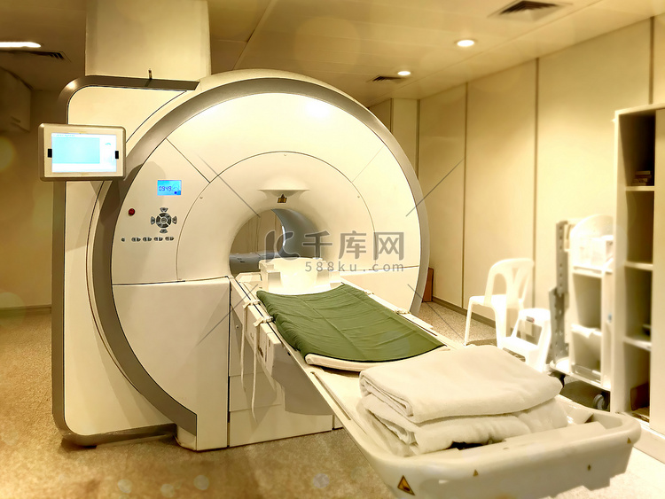 医院的 MRI 扫描仪或磁共振成像扫描仪。高清摄影大图-千库网