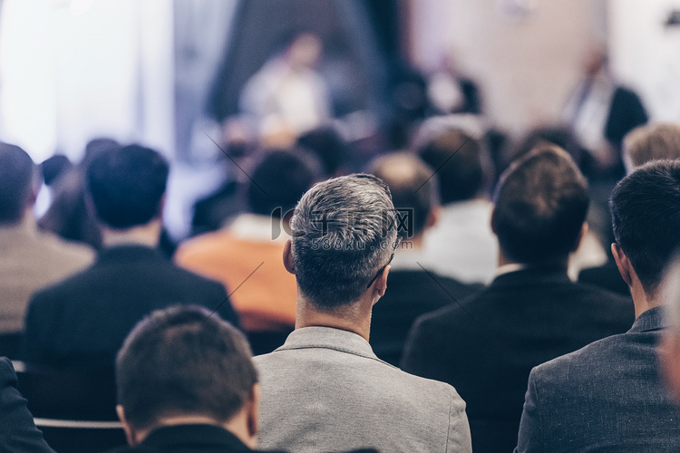 商务会议活动中的圆桌讨论。高清摄影大图-千库网