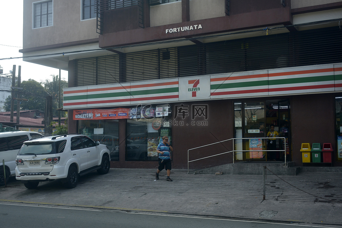 菲律宾曼达卢永的 7-11 便利店门面高清摄影大图-千库网