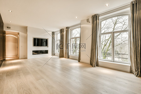 带大窗户和木地板的客厅高清摄影大图-千库网