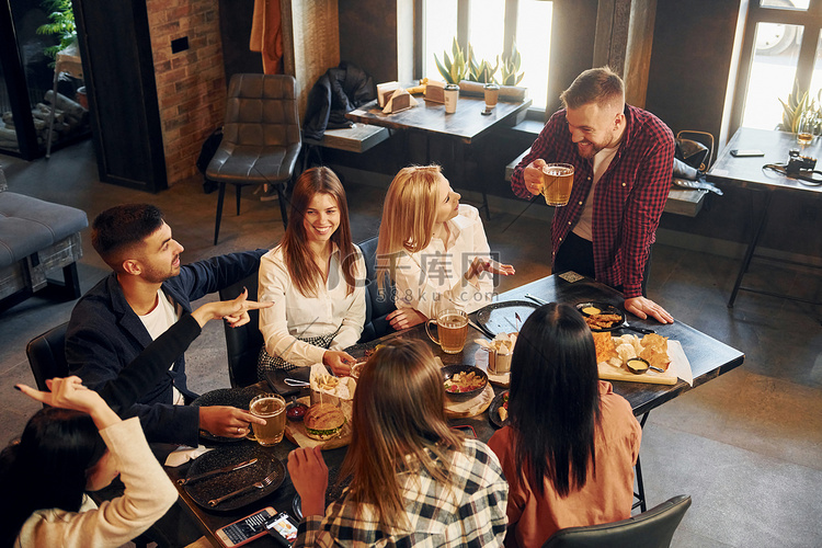 心情不错。高清摄影大图-千库网