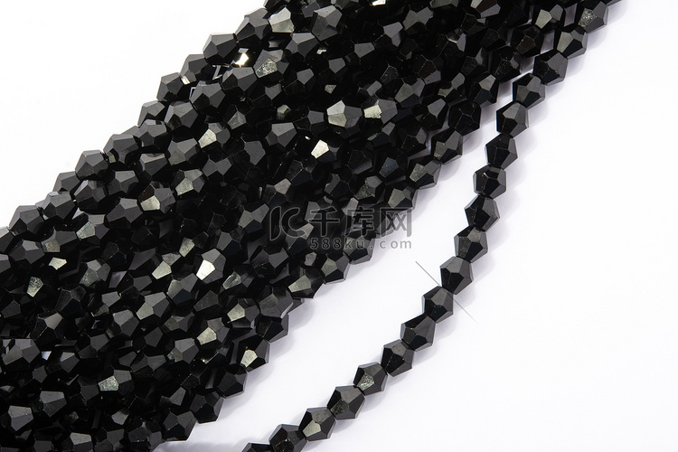 美丽的黑色玻璃闪光水晶 Isoalted 珠高清摄影大图-千库网