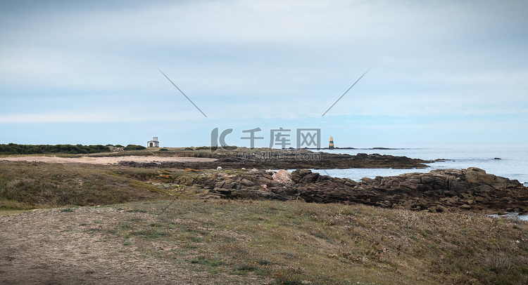 Pointe du 的一个雾号、一个信号灯和一个船锚的残余高清摄影大图-千库网