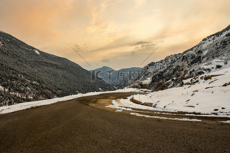 安道尔 Ransol、El Tarter 和 Soldeu 冬季的城市景观。高清摄影大图-千库网