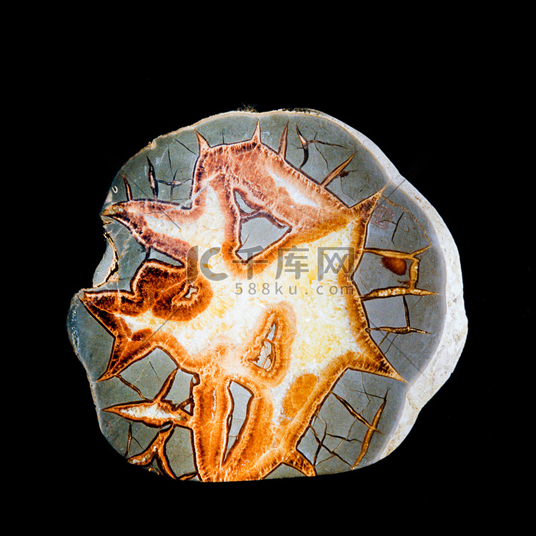 Septarian concretion nodule 偏三角面体方解石高清摄影大图-千库网