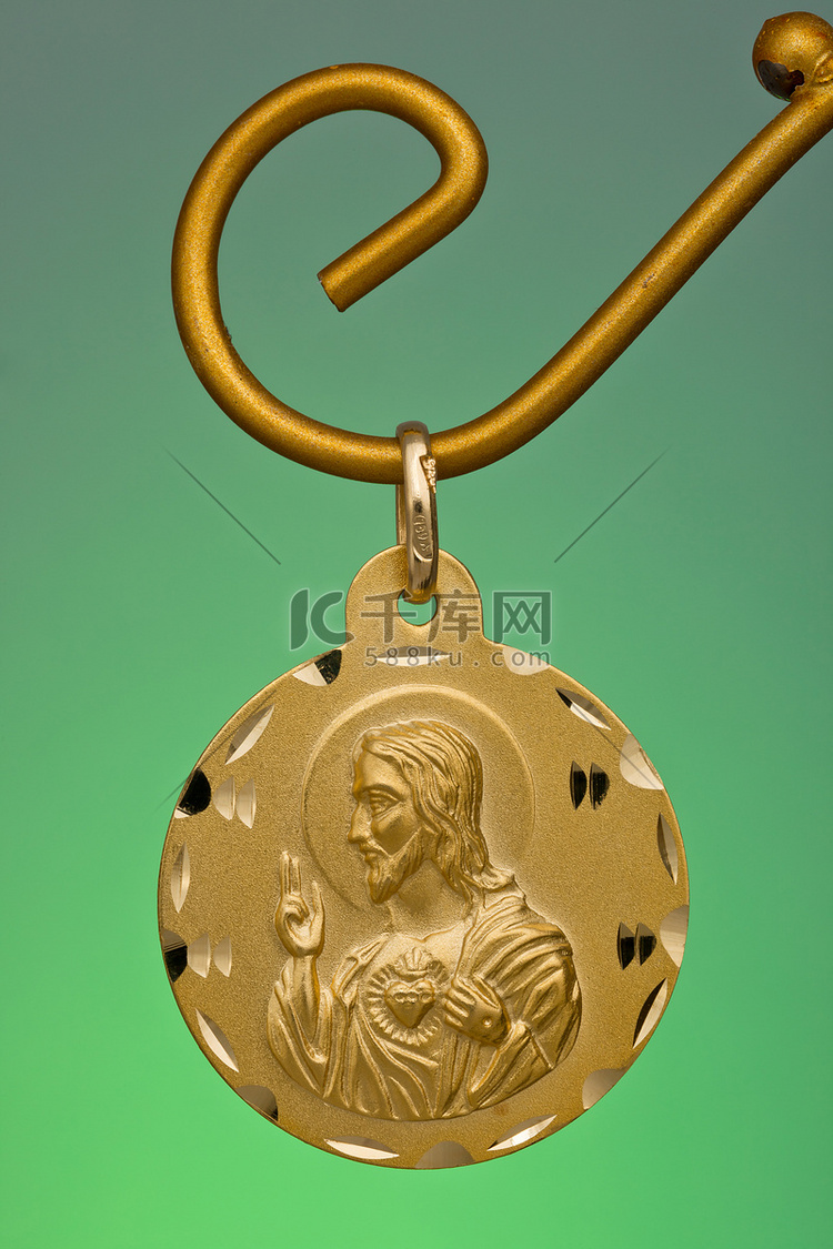 黄金吊坠高清摄影大图-千库网