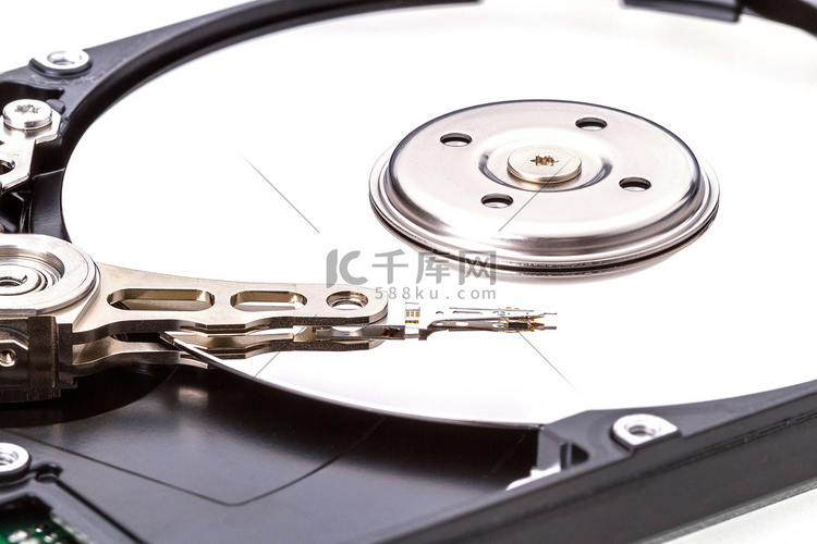 硬盘驱动器 (HDD) 与顶盖打开隔离在白色高清摄影大图-千库网