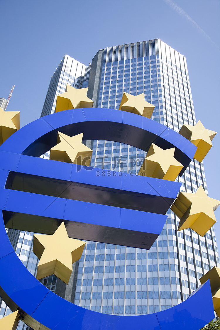 法兰克福欧洲中央银行的欧元符号高清摄影大图-千库网