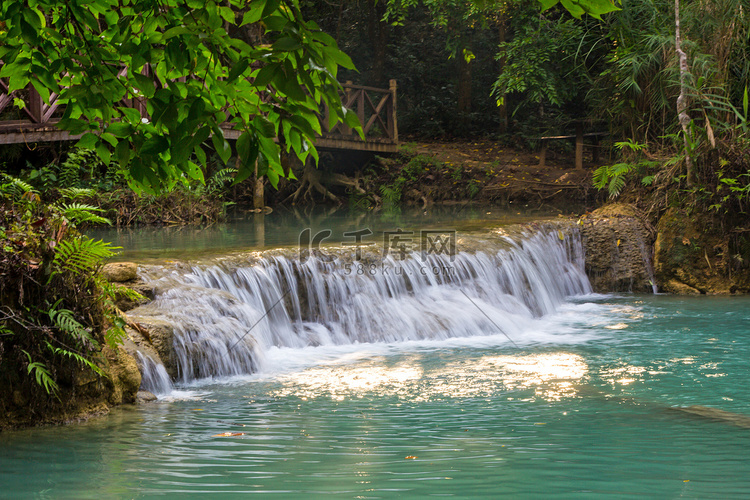 Kuang Si waterfall高清摄影大图-千库网
