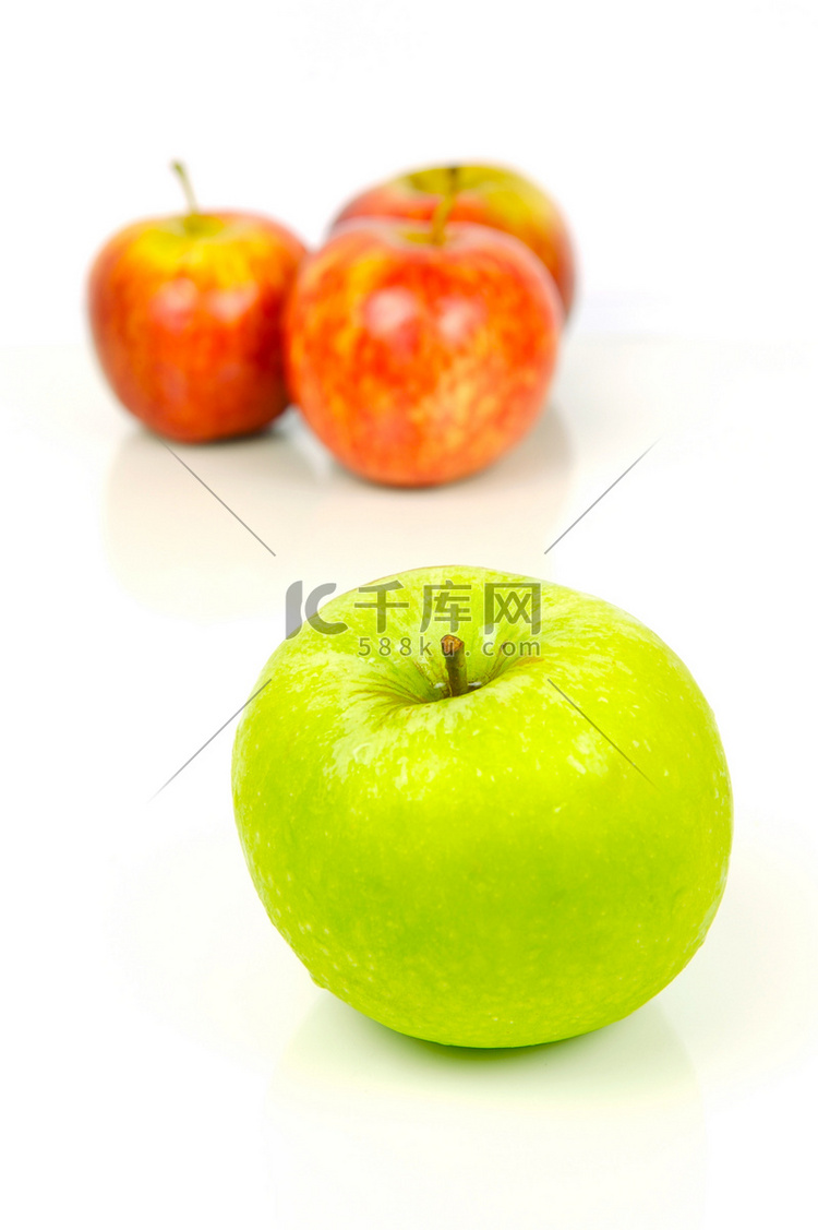 红苹果和绿苹果高清摄影大图-千库网