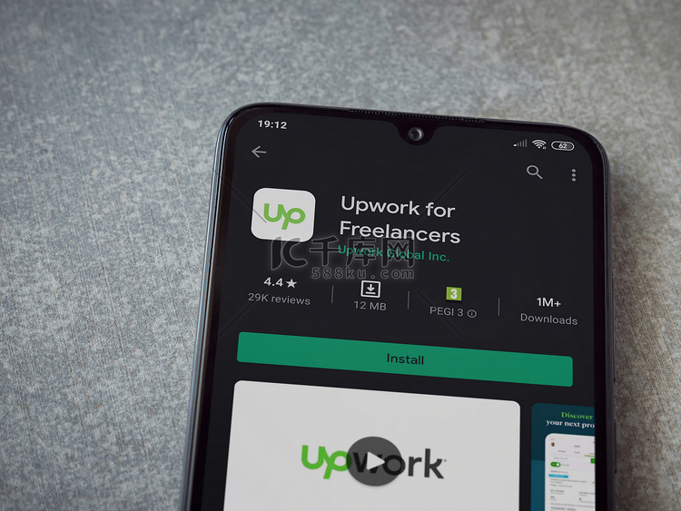 Upwork for Freelancers app play store page on the display of a b高清摄影大图-千库网