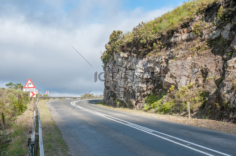 Mosselbay 和 Oudtshoorn 之间的 Robinson Pass高清摄影大图-千库网