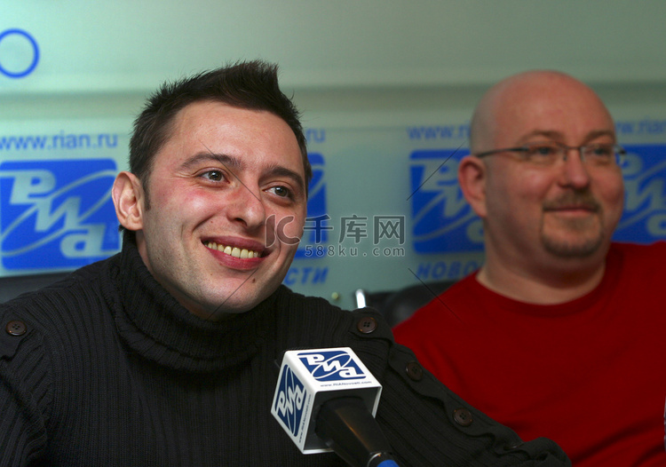 俄罗斯歌手 Roman Bilyk 和 Alexander Vojtinsky高清摄影大图-千库网