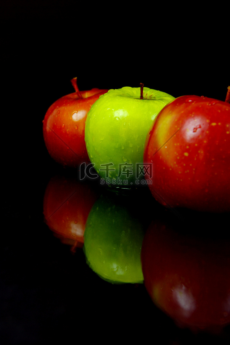 红苹果和绿苹果高清摄影大图-千库网
