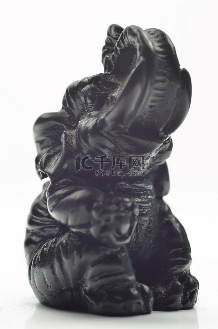 乌木特写大象小雕像高清摄影大图-千库网