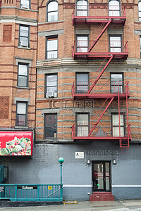 UES 的地铁入口高清摄影大图-千库网