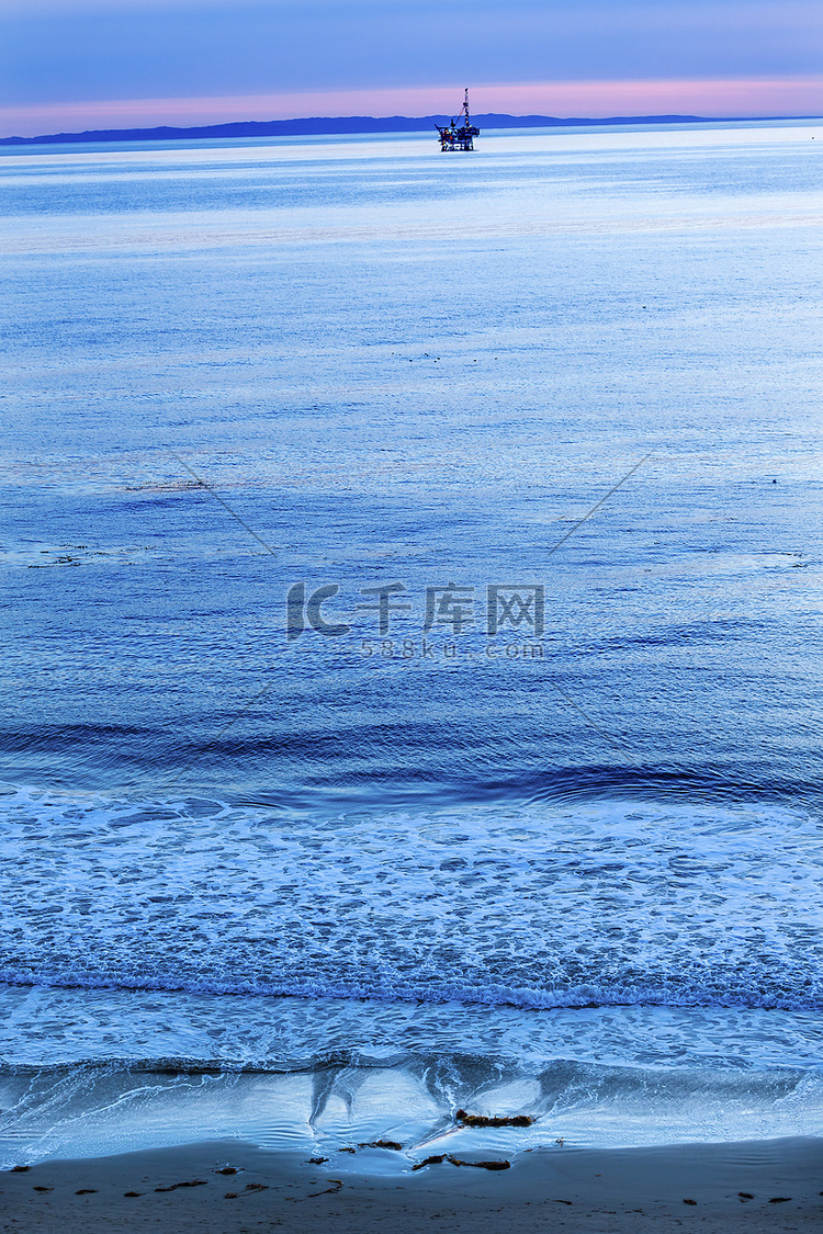 Eilwood Offshore Oil Well Pacific Ocean 日落 Goleta California高清摄影大图-千库网