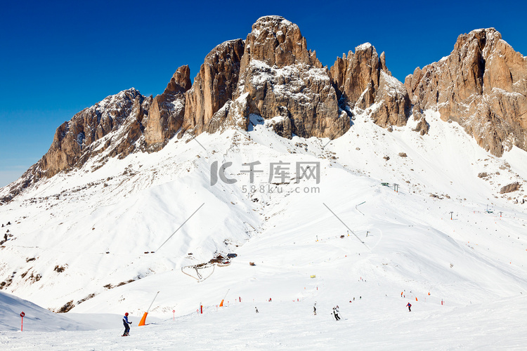 多洛米蒂滑雪胜地高清摄影大图-千库网