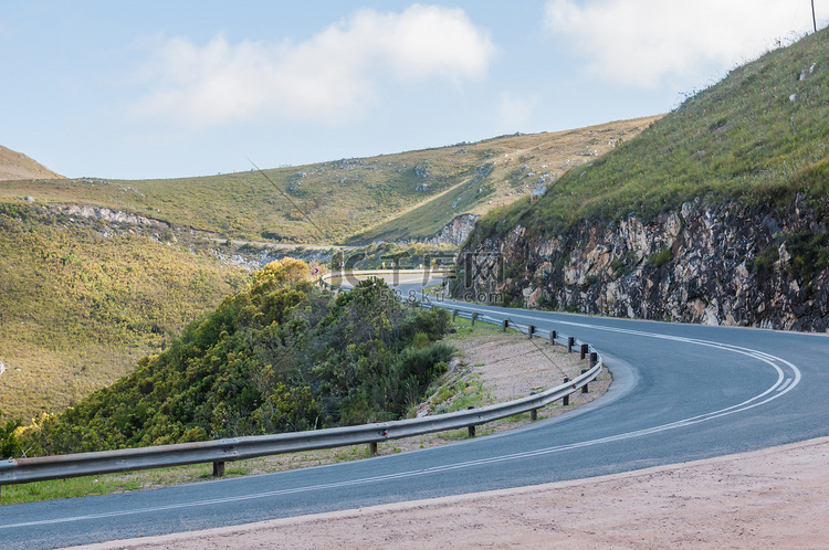 Mosselbay 和 Oudtshoorn 之间的 Robinson Pass高清摄影大图-千库网