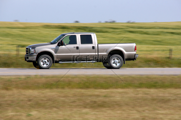 皮卡车高清摄影大图-千库网