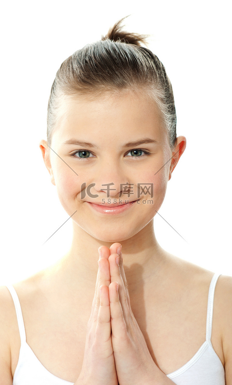 双手合十的漂亮女孩特写高清摄影大图 千库网