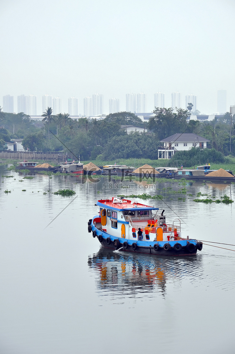 乘船游览高清摄影大图-千库网