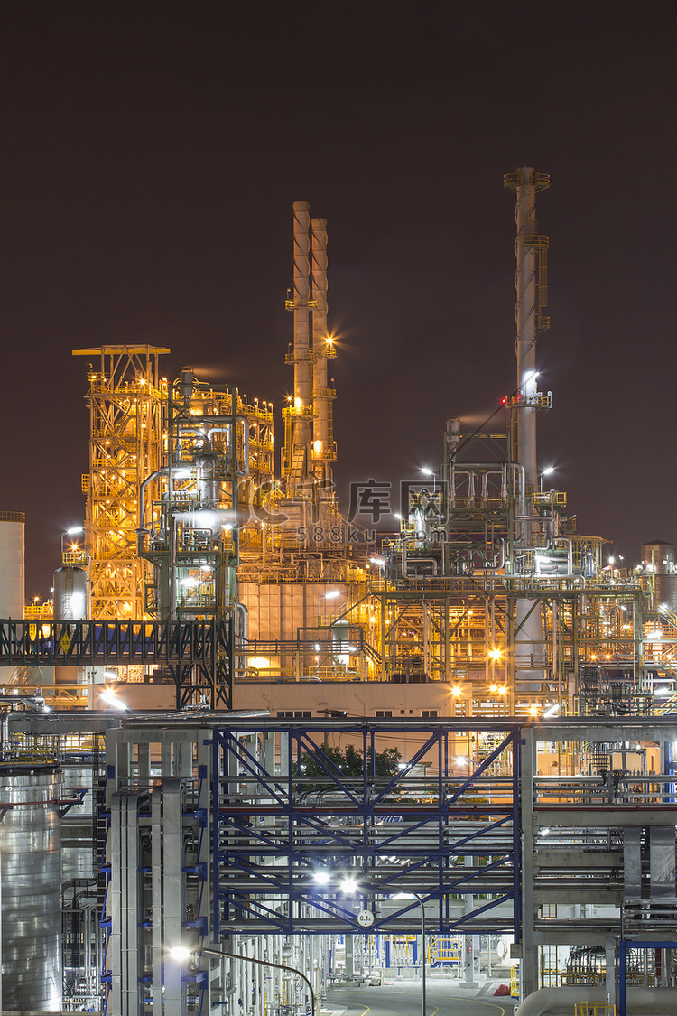 夜间的工业厂房高清摄影大图-千库网