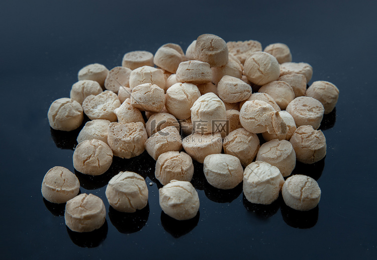 泰国迷你饼干或 Khanom ping（由面粉、鸡蛋和糖制成的泰国甜食）。高清摄影大图-千库网