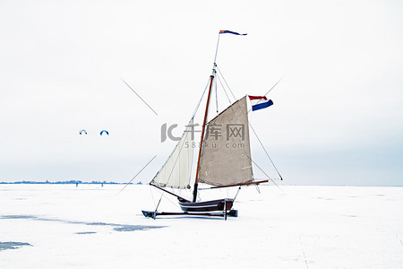 在荷兰的 Gouwzee 冰上航行高清摄影大图-千库网