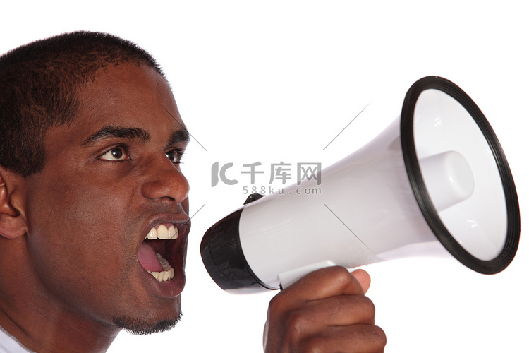 使用扩音器的人高清摄影大图-千库网