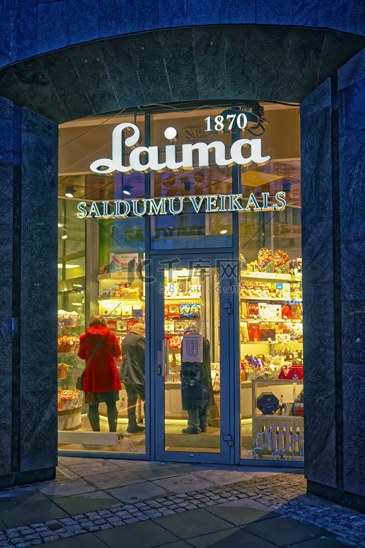 里加 Laima 糖果店的入口高清摄影大图-千库网