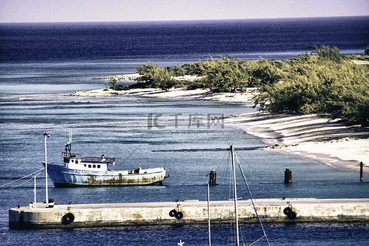 大特克清澈的海水高清摄影大图-千库网