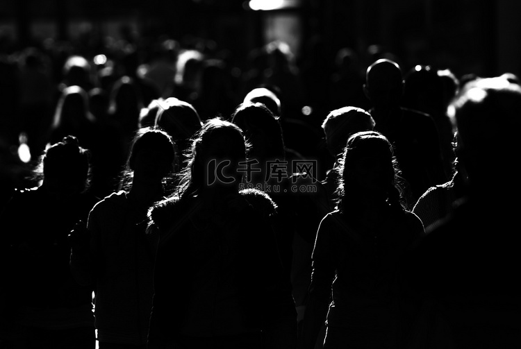 人群，人们要去大城市工作高清摄影大图-千库网