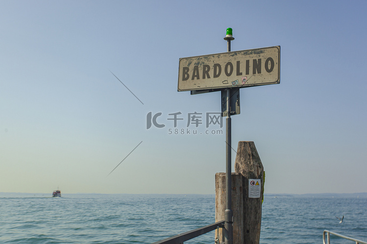 用 Bardolino 字样签名高清摄影大图-千库网