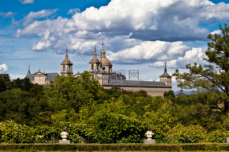 "San Lorenzo de El Escorial Monastery Spires , Spain on a Sunny D"高清摄影大 ...