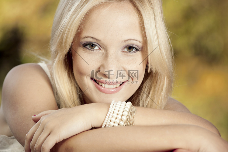 微笑高清摄影大图-千库网
