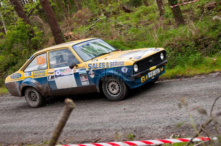 M. Nevin 驾驶福特 Escort高清摄影大图-千库网