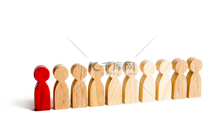 一个红种人在白色背景上与人站成一排。高清摄影大图-千库网