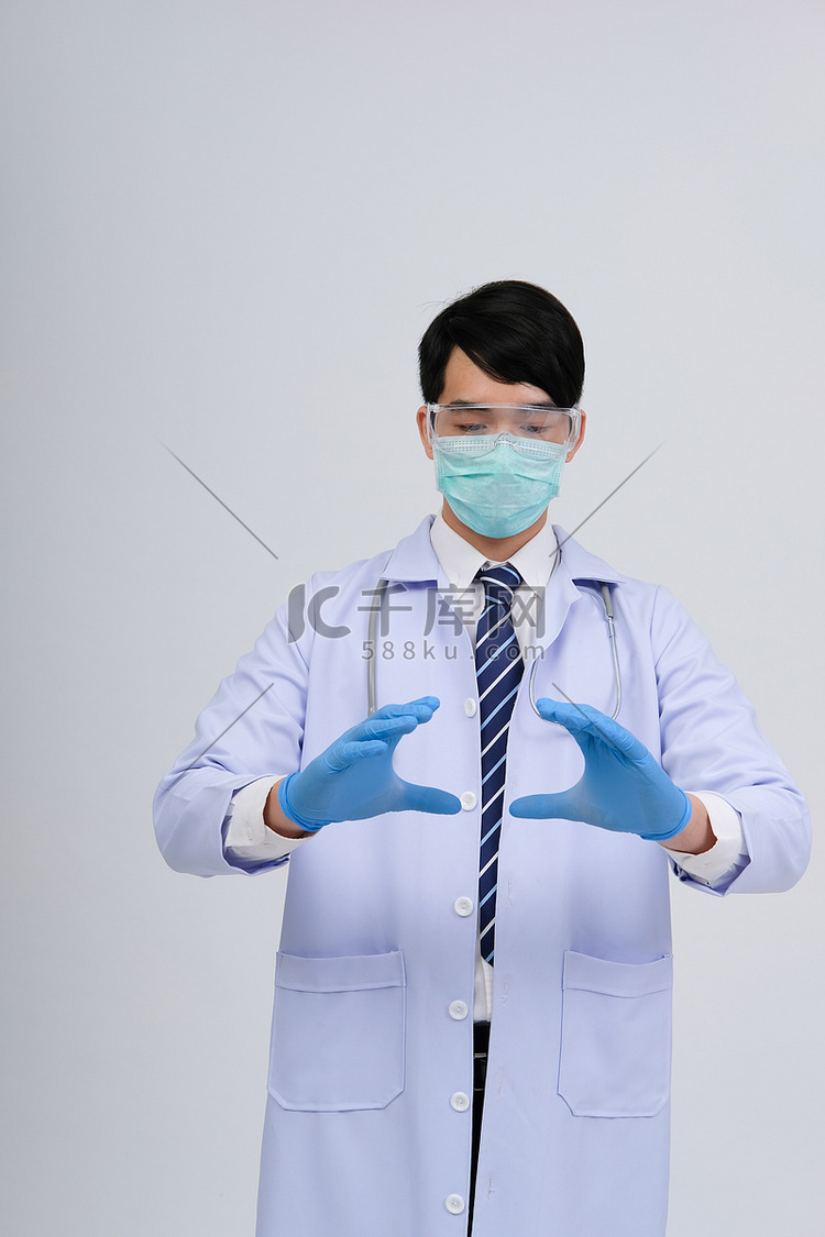 白背上带面罩听诊器的医生执业医生高清摄影大图-千库网