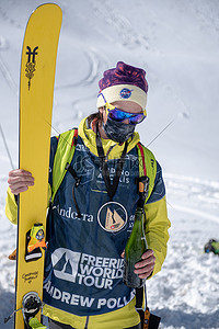 安德鲁·波拉德 (Andrew Pollard) 参加了 2021 年冬季在安道尔 Ordino Alcalis 举行的 2021 年自由滑雪 ...