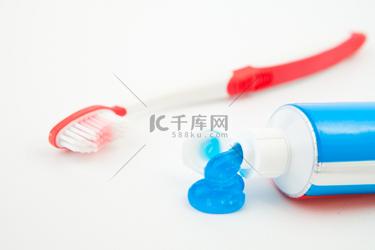蓝色牙膏牙膏管高清摄影大图-千库网