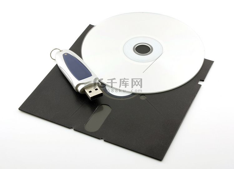 旧软盘、USB 驱动器和 CD-ROM高清摄影大图-千库网
