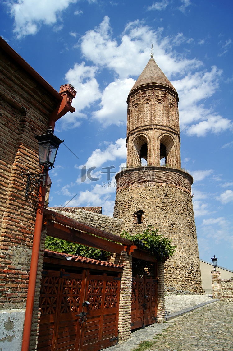 “位于格鲁吉亚共和国 Kakheti 地区的历史悠久的中世纪城市 Signagi，靠近第比利斯”高清摄影大图-千库网